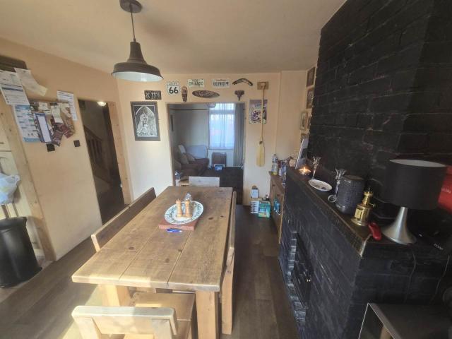 2 bed house to rent in raydons road, dagenham, rm9