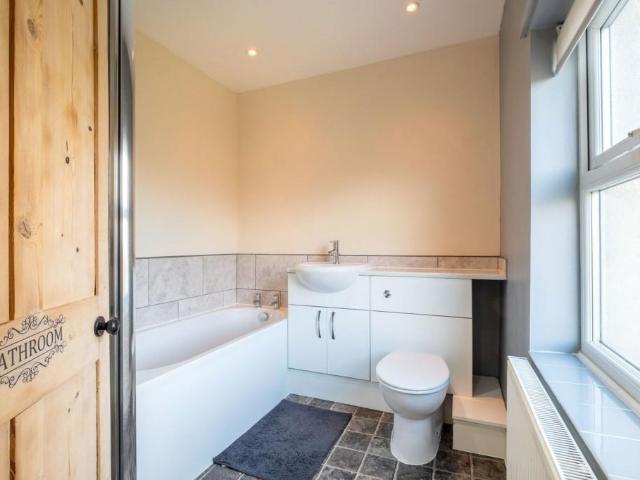 2 bed house to rent