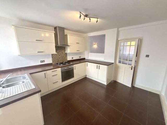 2 bed house to rent