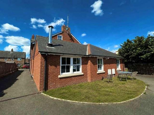 2 bed house to rent