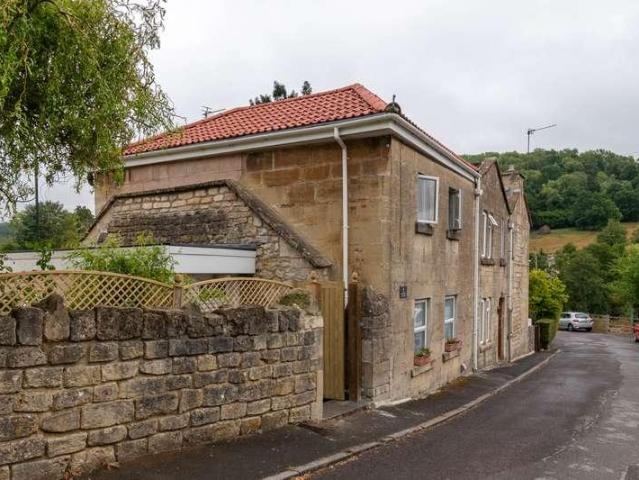 2 bed house to rent