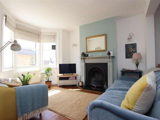 2 bed house to rent