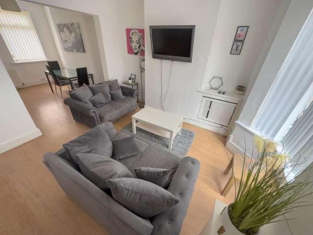 2 bed house to rent