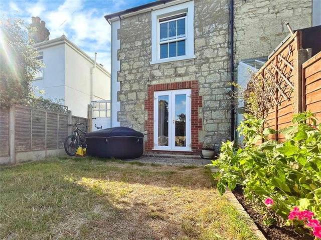 2 bed house to rent