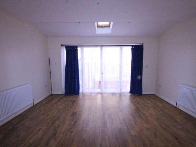 2 bed house to rent