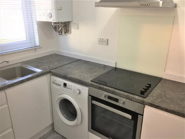 2 Bed House Chadwel Heath £1850 Pcm