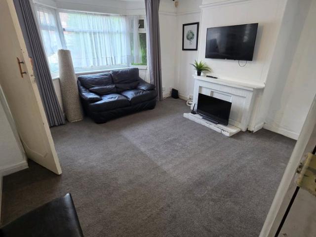 2 Bed House Drive & Garden Oldbury