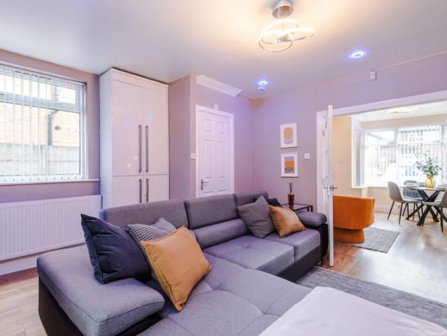 2 bed house, driveway, study, all bills inc