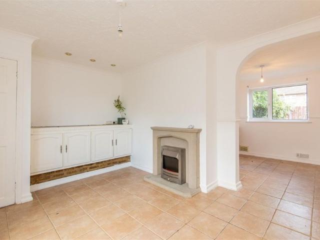 2 bed House End Terrace To Let