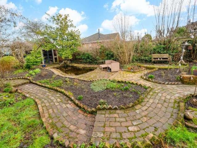 2 bed house for sale