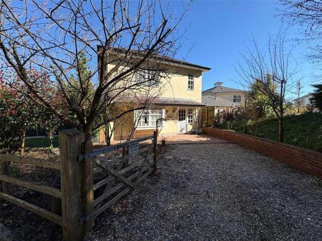 2 bed house for sale