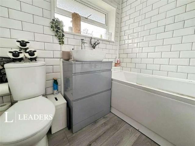 2 bed house for sale
