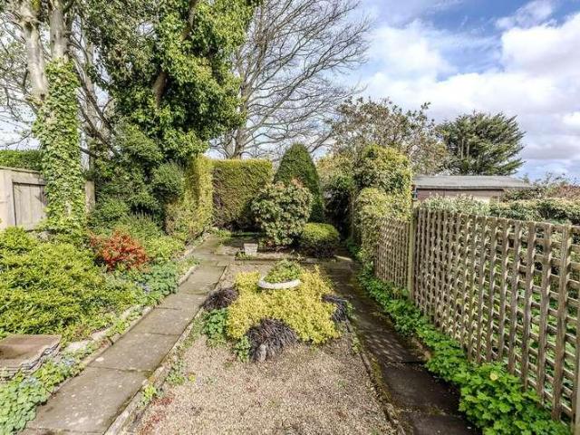 2 bed house for sale