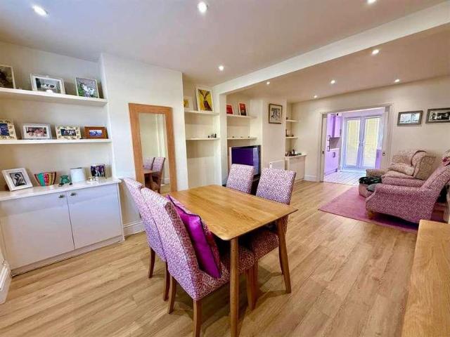 2 bed house for sale