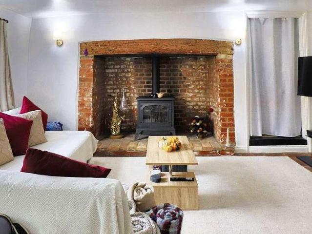 2 bed house for sale