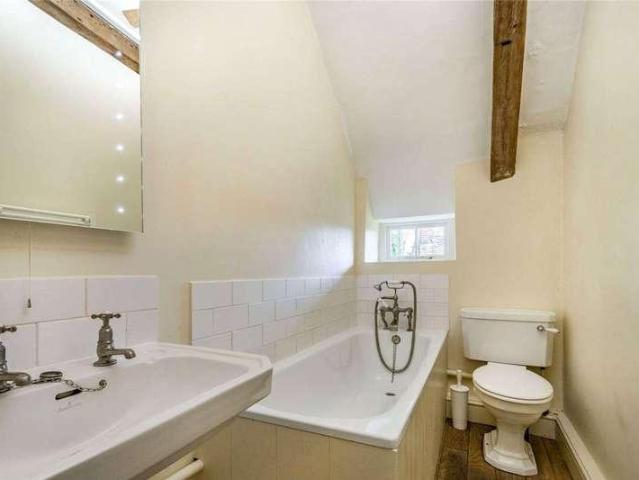 2 bed house for sale