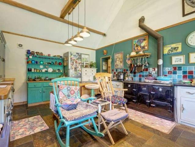 2 bed house for sale