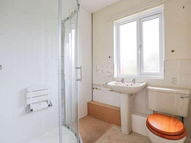 2 bed house for sale