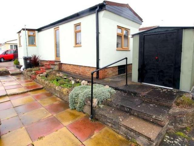 2 bed house for sale