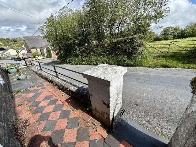 2 bed house for sale