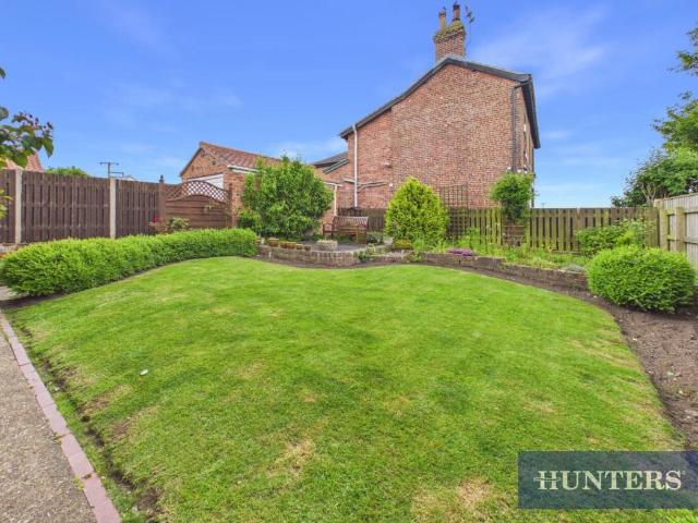 2 bed house for sale