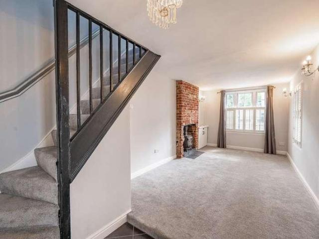 2 bed house for sale