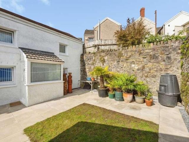 2 bed house for sale