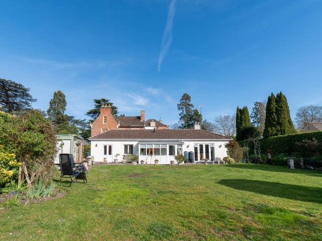 2 bed house for sale