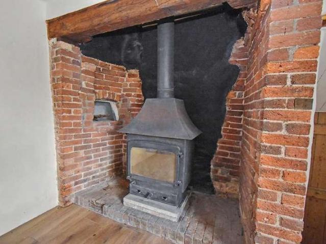 2 bed house for sale