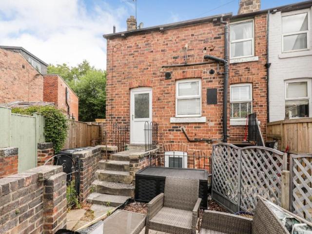 2 bed house for sale
