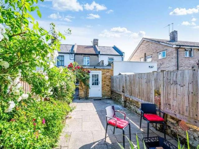 2 bed house for sale