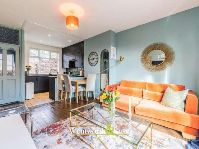 2 bed house for sale