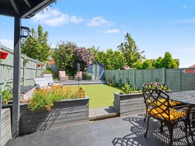 2 bed house for sale