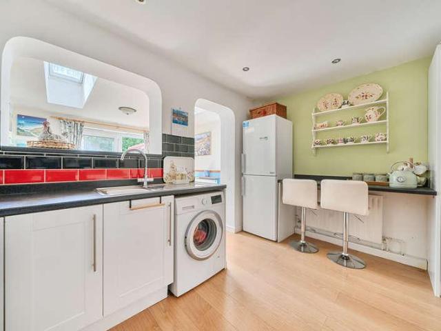 2 bed house for sale