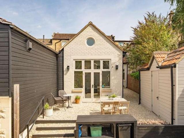 2 bed house for sale