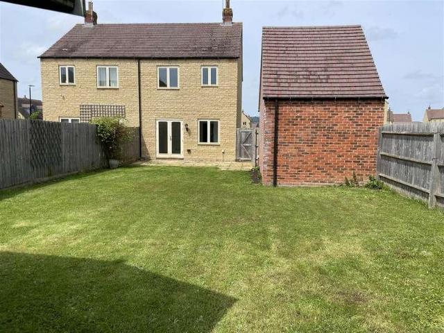 2 bed house for sale