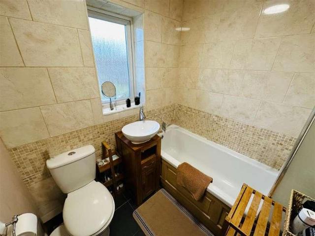 2 bed house for sale