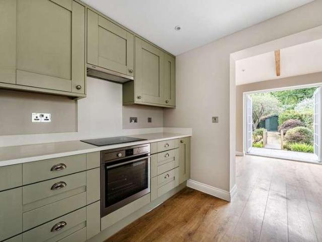 2 bed house for sale