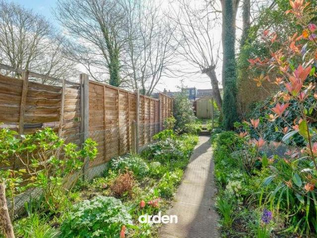 2 bed house for sale