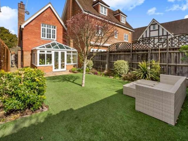 2 bed house for sale