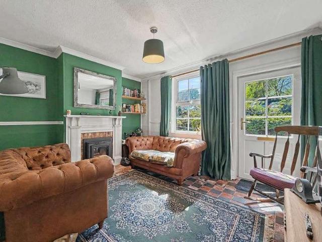 2 bed house for sale