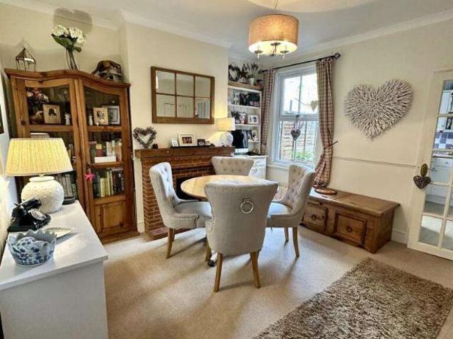 2 bed house for sale