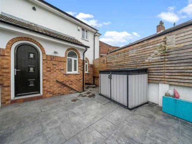 2 bed house for sale