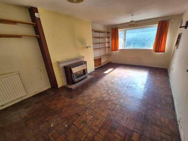 2 bed house for sale