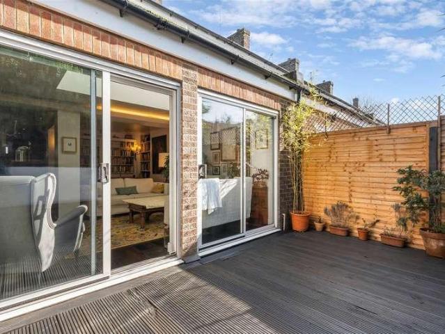 2 bed house for sale