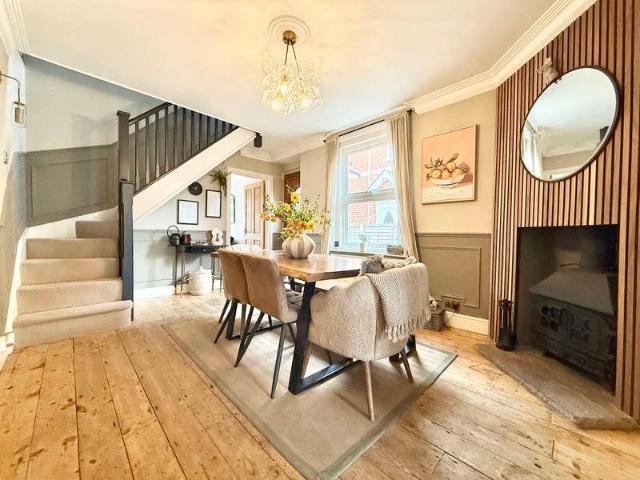 2 bed house for sale