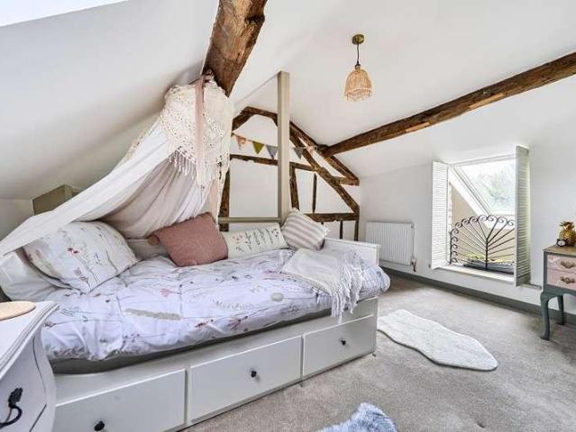 2 bed house for sale