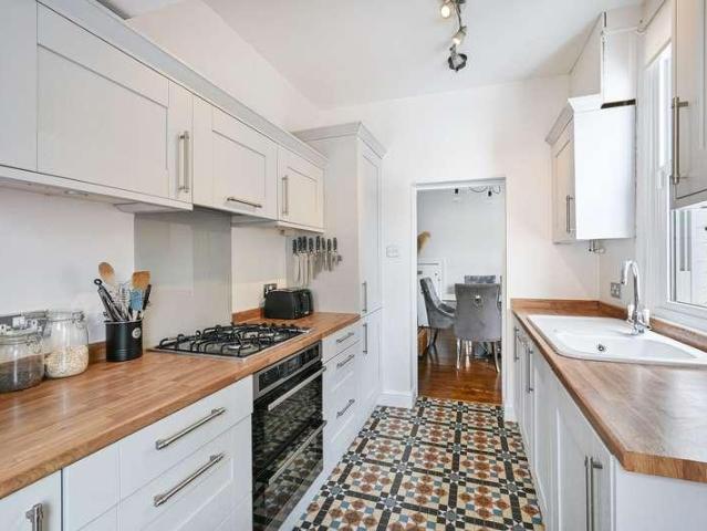 2 bed house for sale