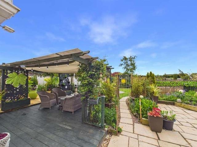 2 bed house for sale