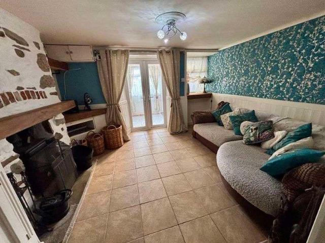 2 bed house for sale